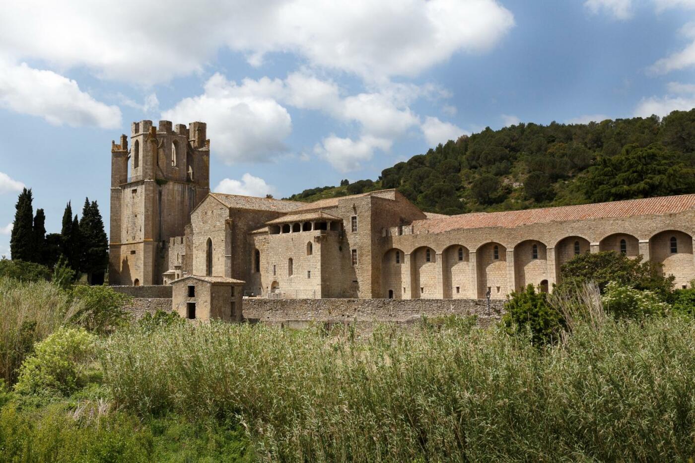 Abbaye médiévale de Lagrasse, Centre culturel Les arts de lire - Guide ...